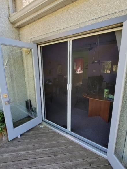 Retractable Screen Doors & Window Screen in Kitchener