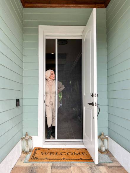 Retractable Screen Doors & Window Screens in Edmonton